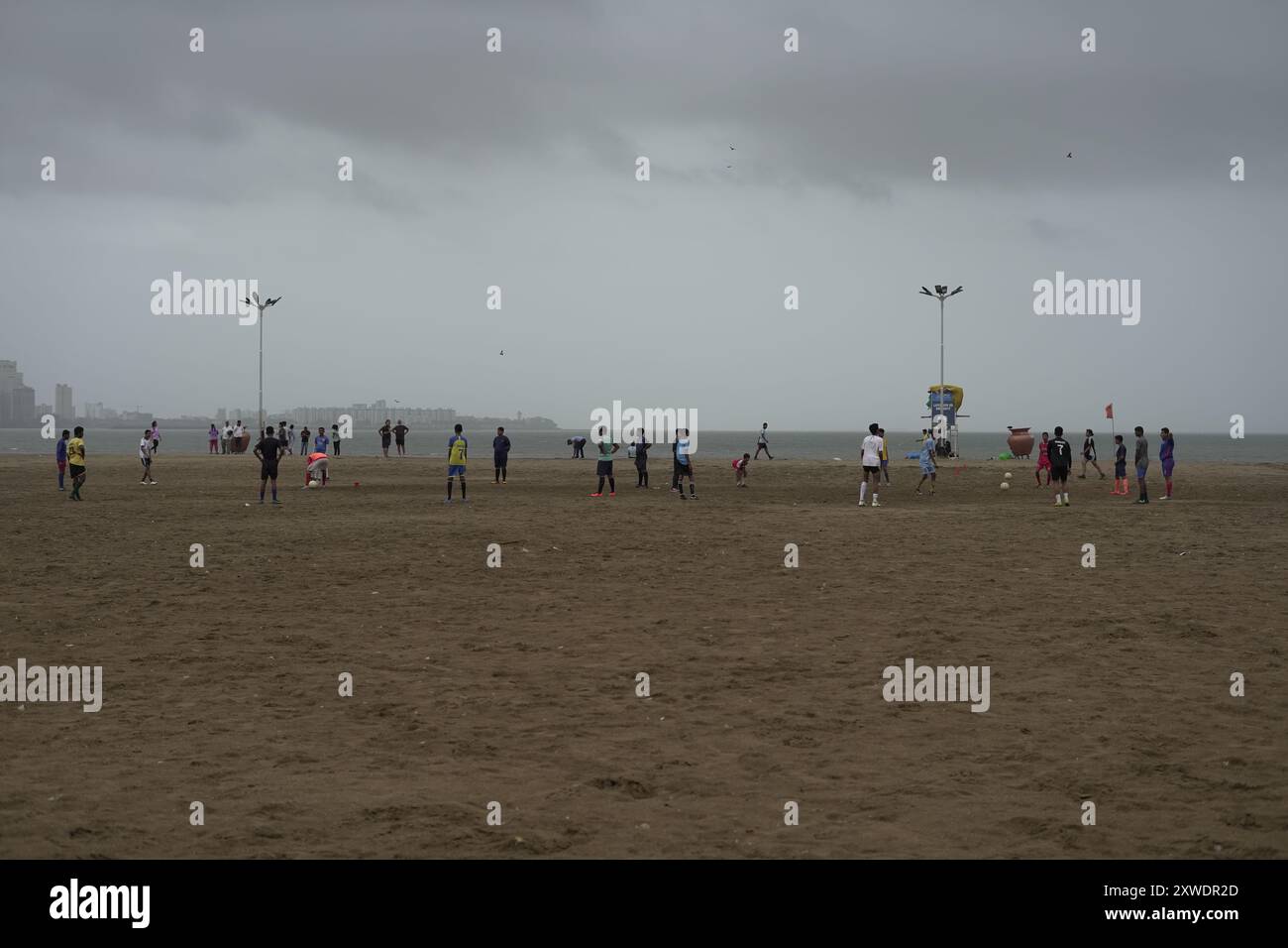 Girgaon Choupati Mumbai, India beach scenes Stock Photo - Alamy