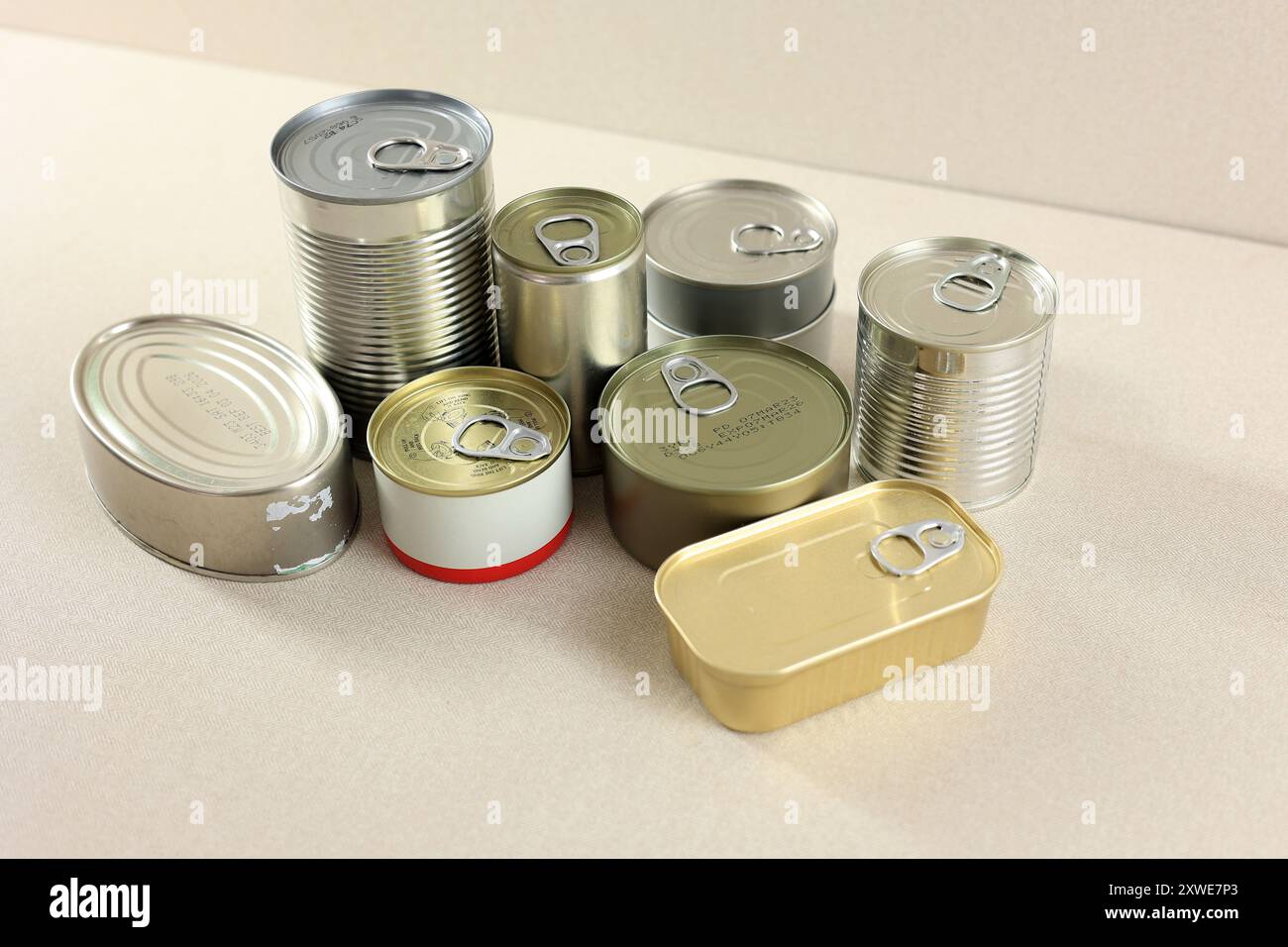 Aluminium tin shape hi-res stock photography and images - Alamy