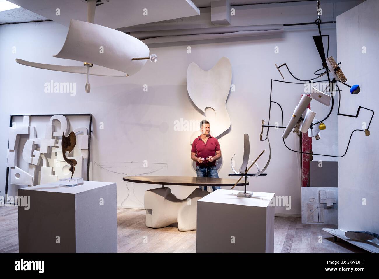 Gareth Devonald Smith, British artist and sculptor in South West London ...