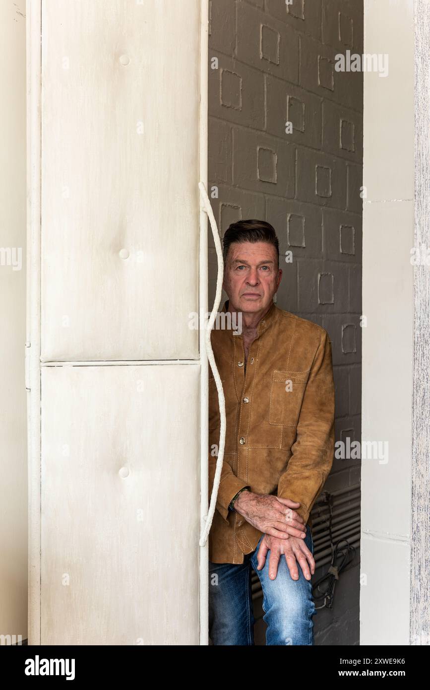 Uk sculptors hi-res stock photography and images - Alamy