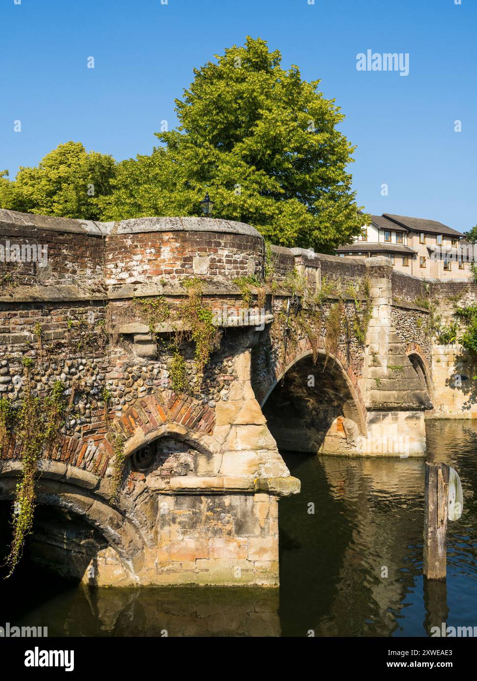 Medieval bishops bridge hi-res stock photography and images - Alamy