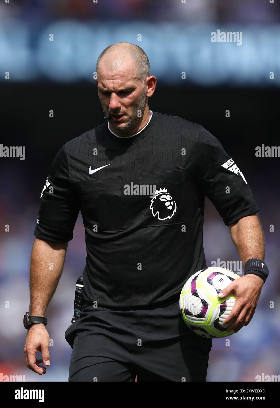 Tim robinson referee hi-res stock photography and images - Alamy
