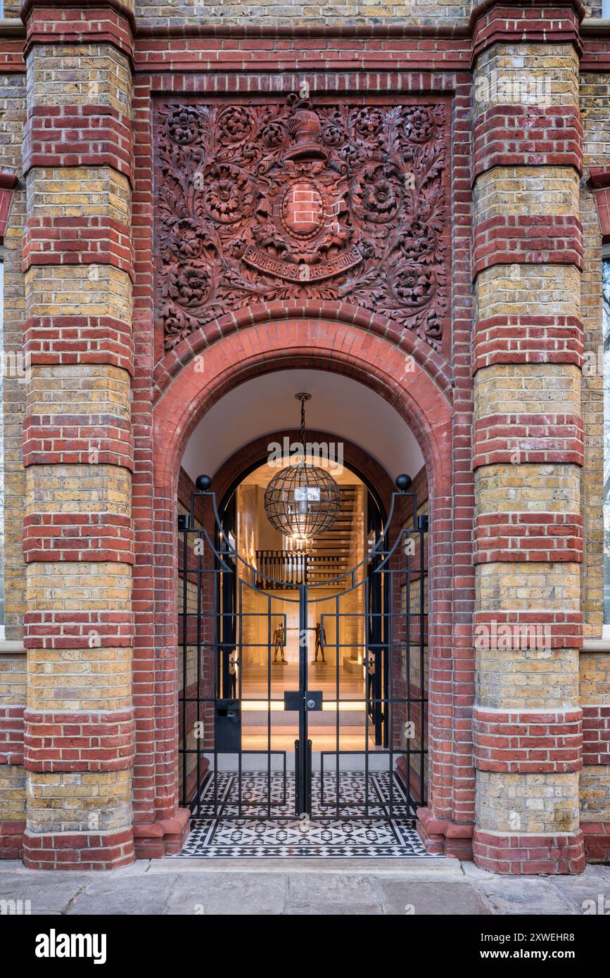 Entrance exterior home uk hi-res stock photography and images - Alamy