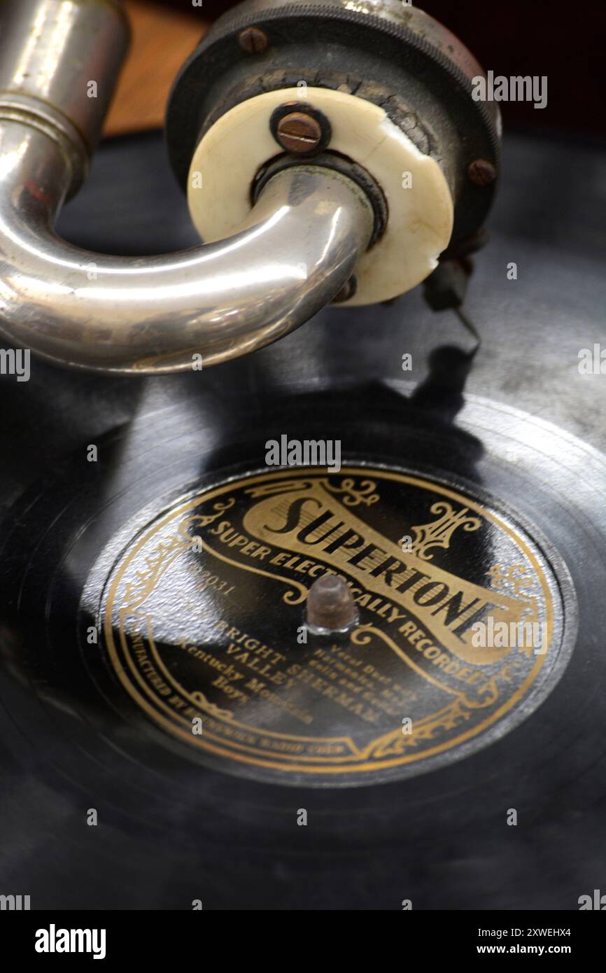 A 1930s 78 rpm record on a vintage Victor Talking Machine Company ...