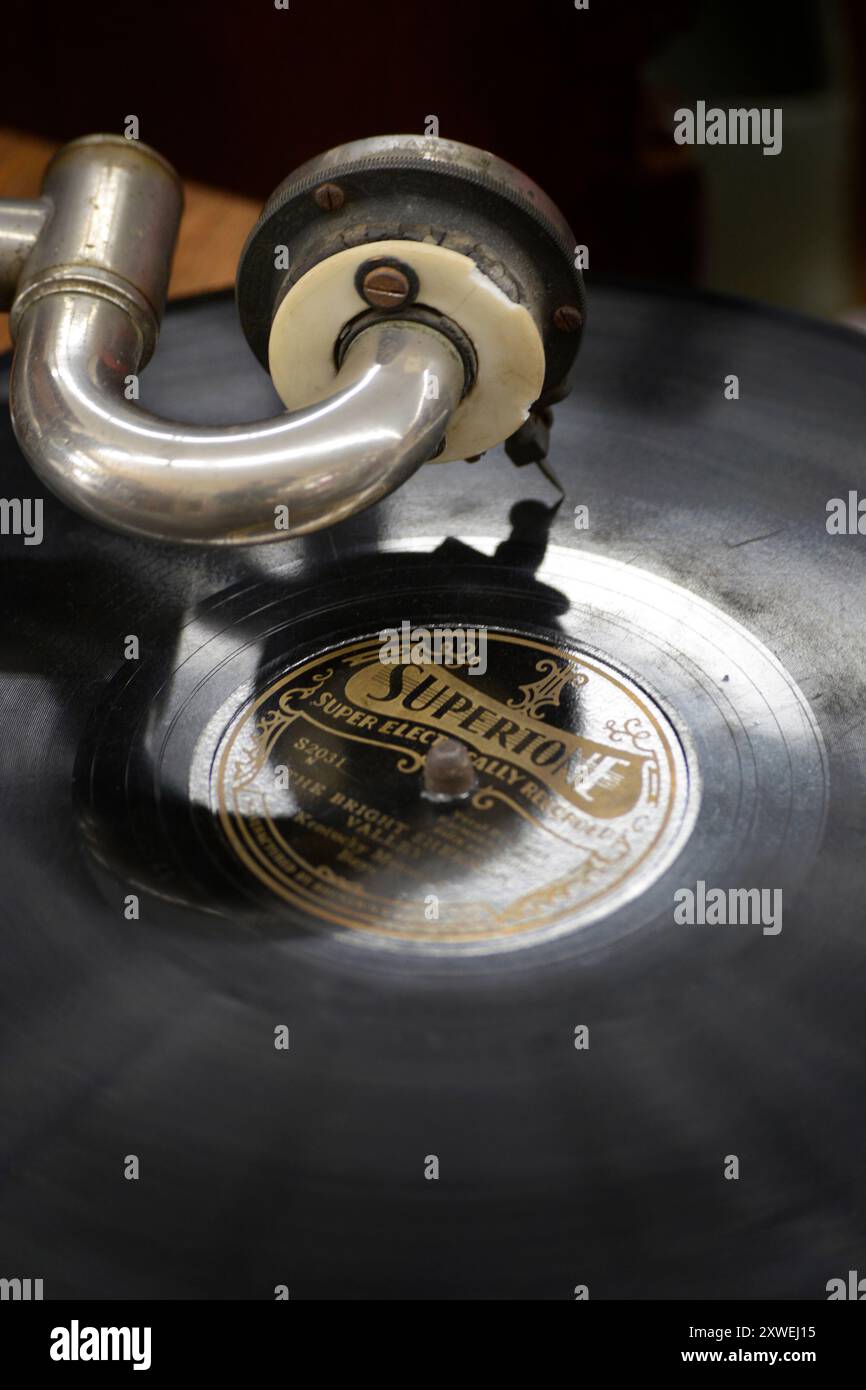 A 1930s 78 RPM record on a vintage Victor Talking Machine Company ...