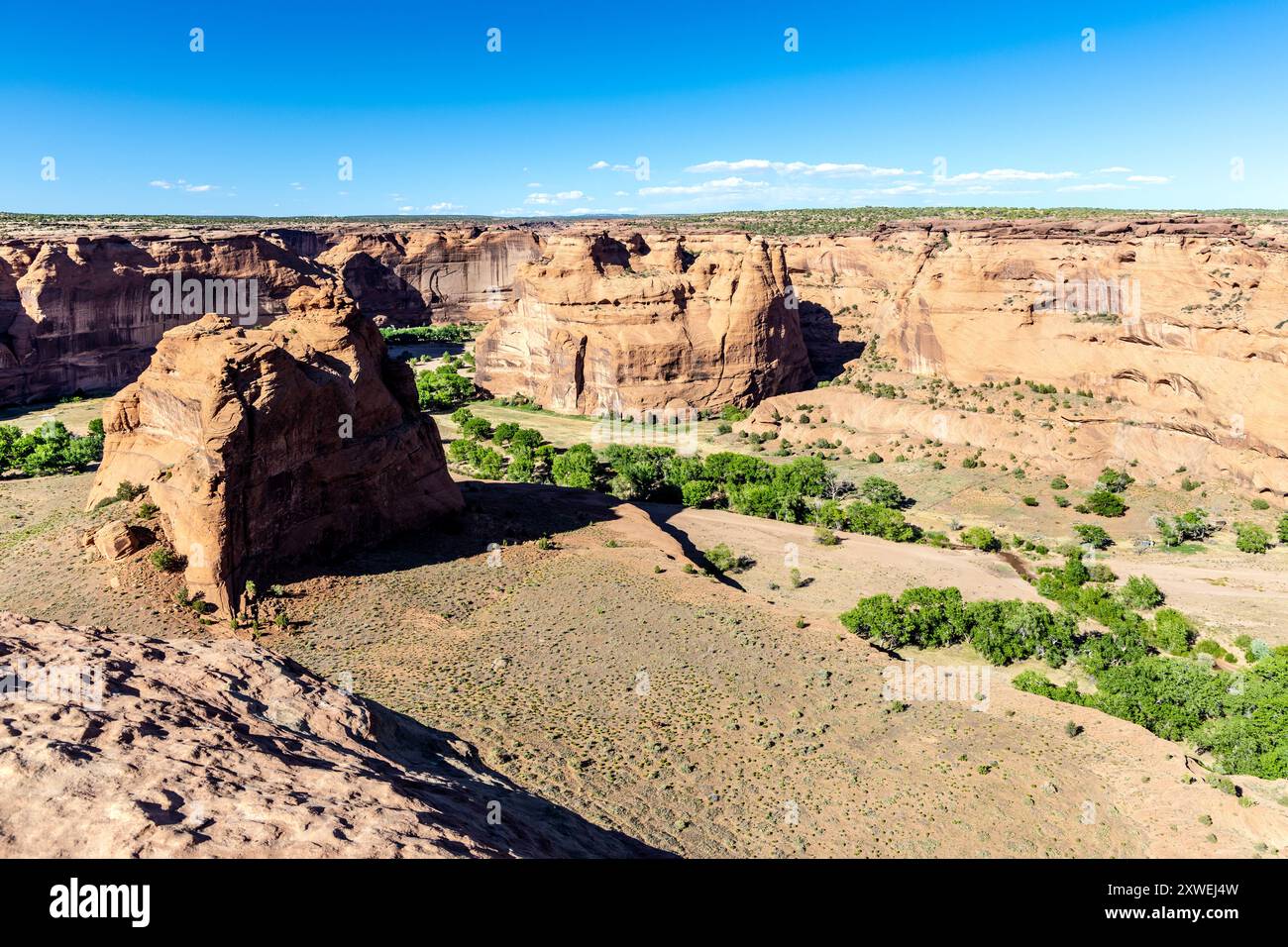 View of Canyon De Chelly from the Junction Overlook viewpoint, Arizona ...