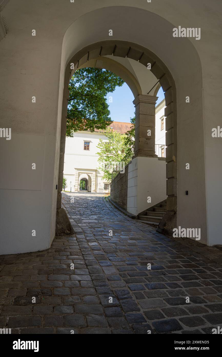 Schloss linz castle hi-res stock photography and images - Alamy