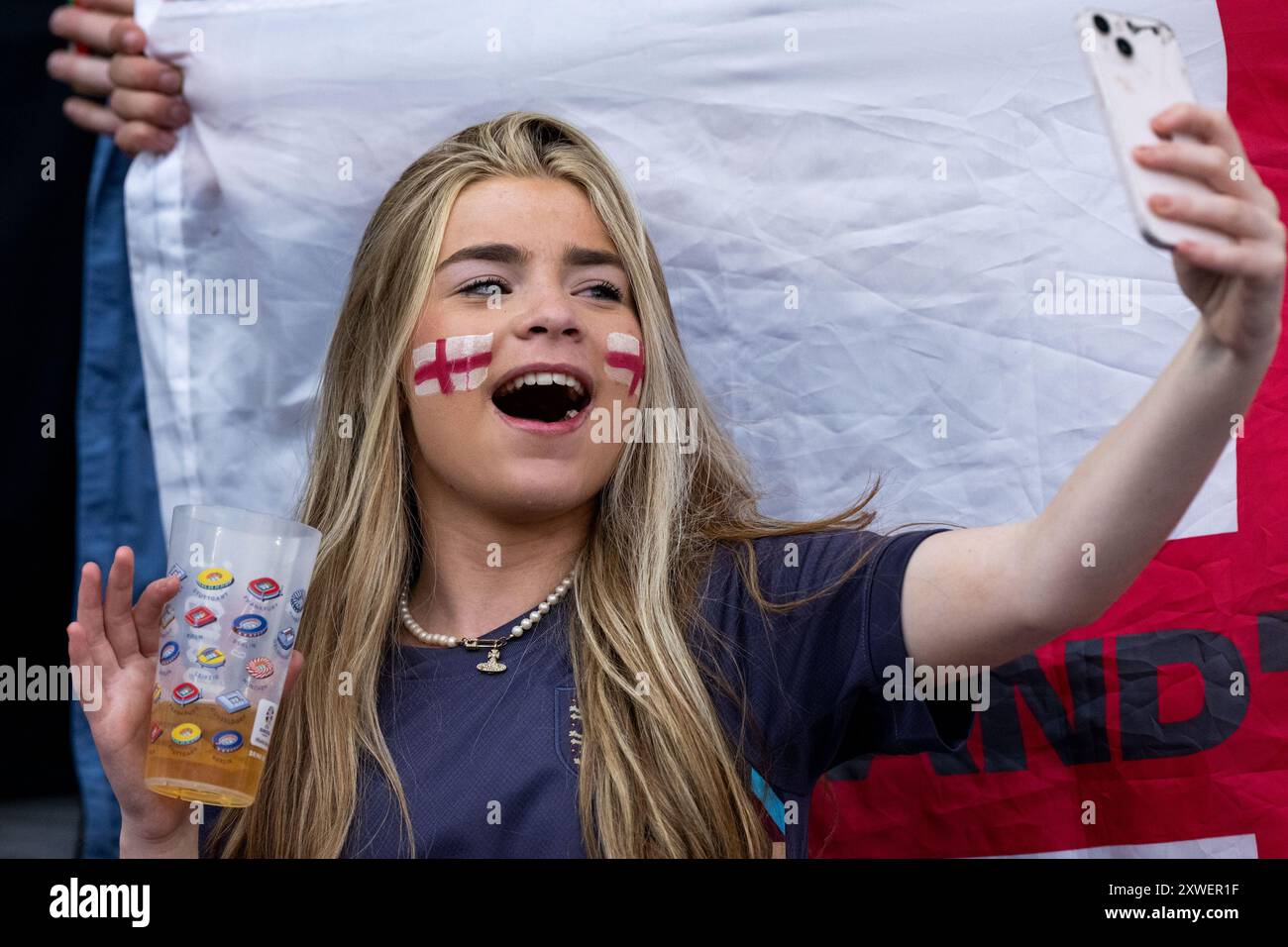 Fan von England, GER, Spain (ESP) vs England (ENG), Fussball ...