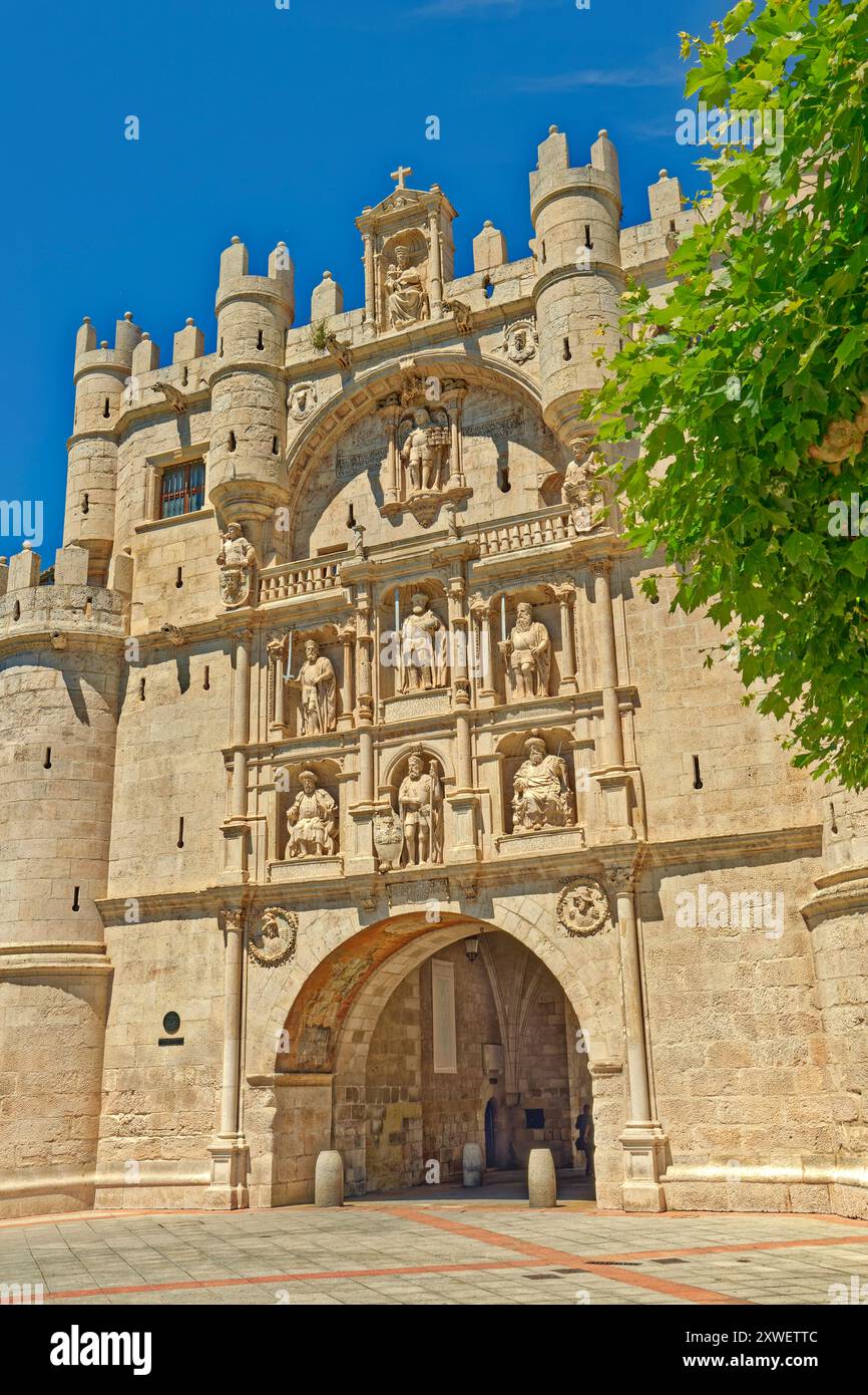 Arco de Santa Maria, St. Mary's Arch, one of the entrances to Santa ...