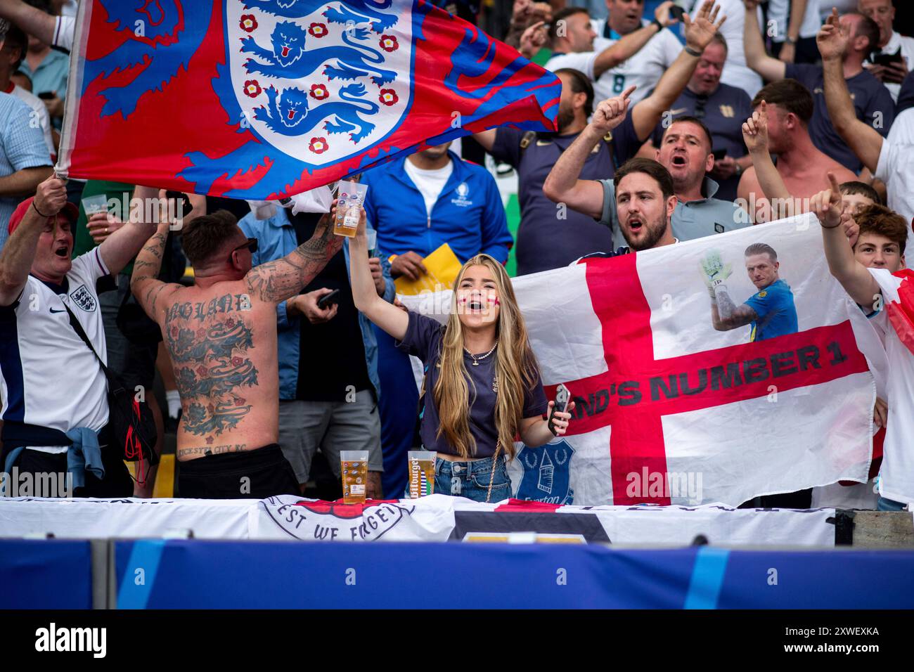 Fans von England, GER, Spain (ESP) vs England (ENG), Fussball ...