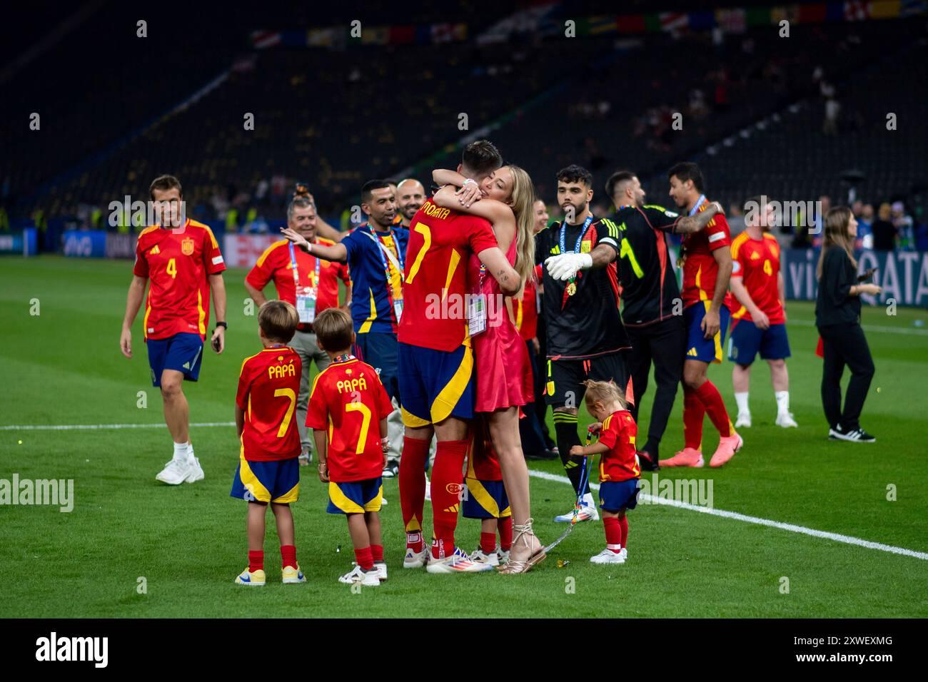 Alvaro Borja Morata (Spanien, #07) mit Ehefrau Alice Campello - Morata ...