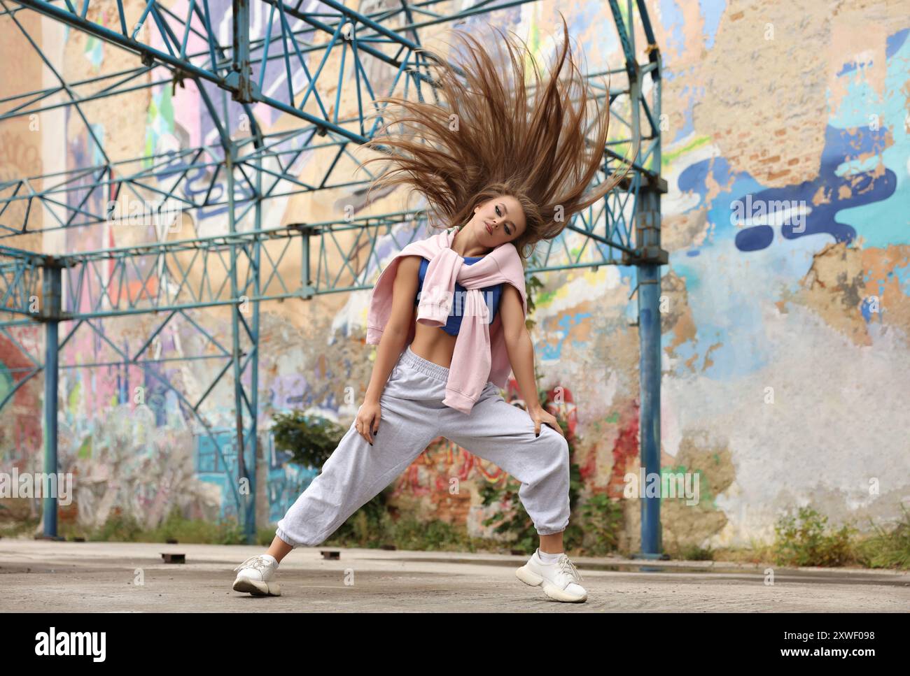 Beautiful young dancer dancing hip hi-res stock photography and images ...