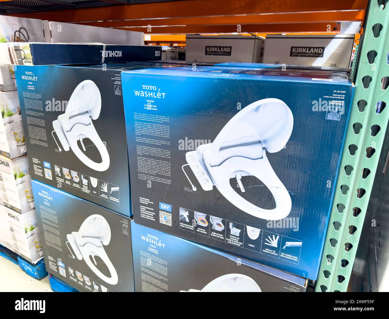 Toto toilet hi-res stock photography and images - Alamy