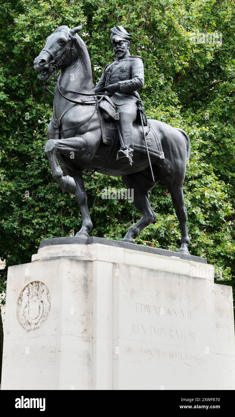Memorial statue, in London, England, to King Edward VII, imperial king ...