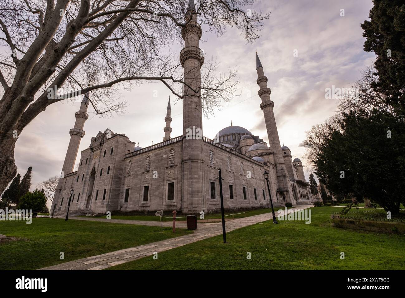 Awesome view of scenic gardens of the Suleymaniye Mosque in Istanbul ...