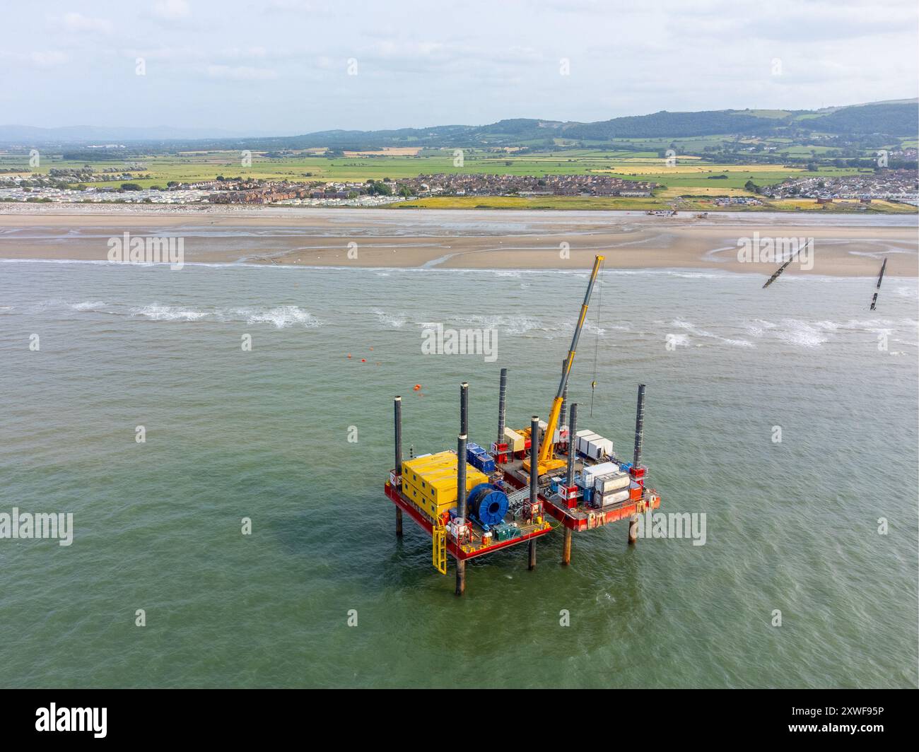 Jack up barge hi-res stock photography and images - Alamy