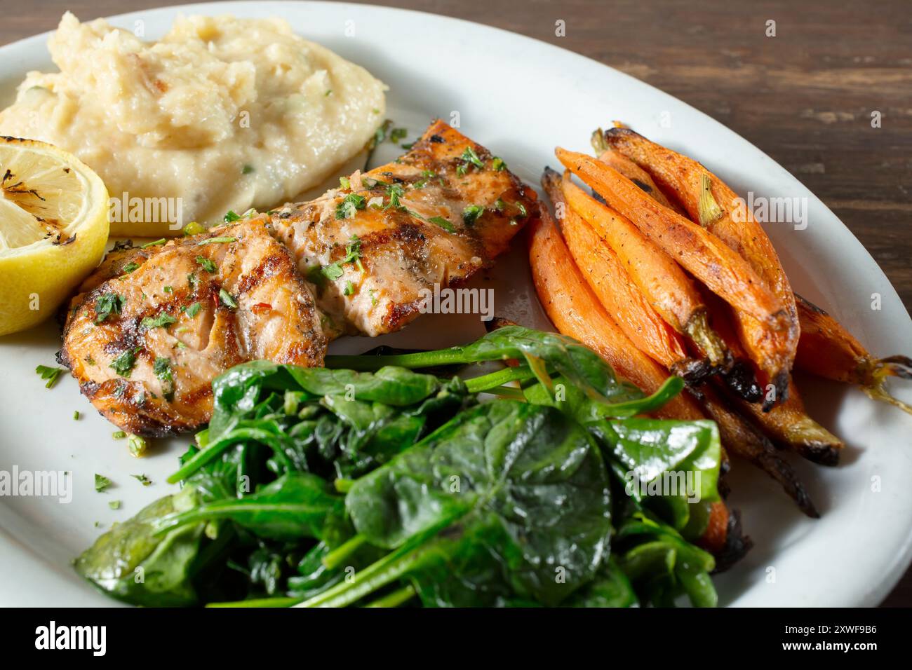Salmon entree hi-res stock photography and images - Alamy