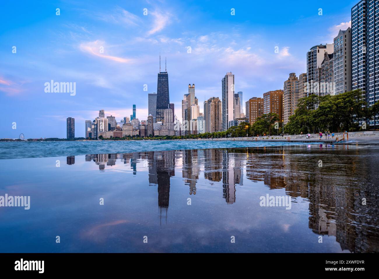 Chicago reflection beach hi-res stock photography and images - Alamy