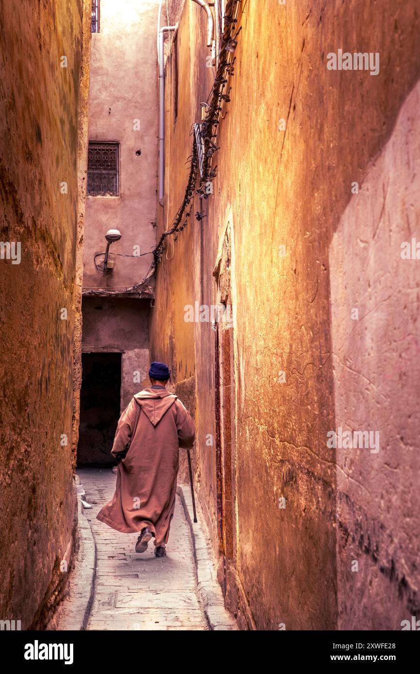 Ornate clothes hi-res stock photography and images - Alamy