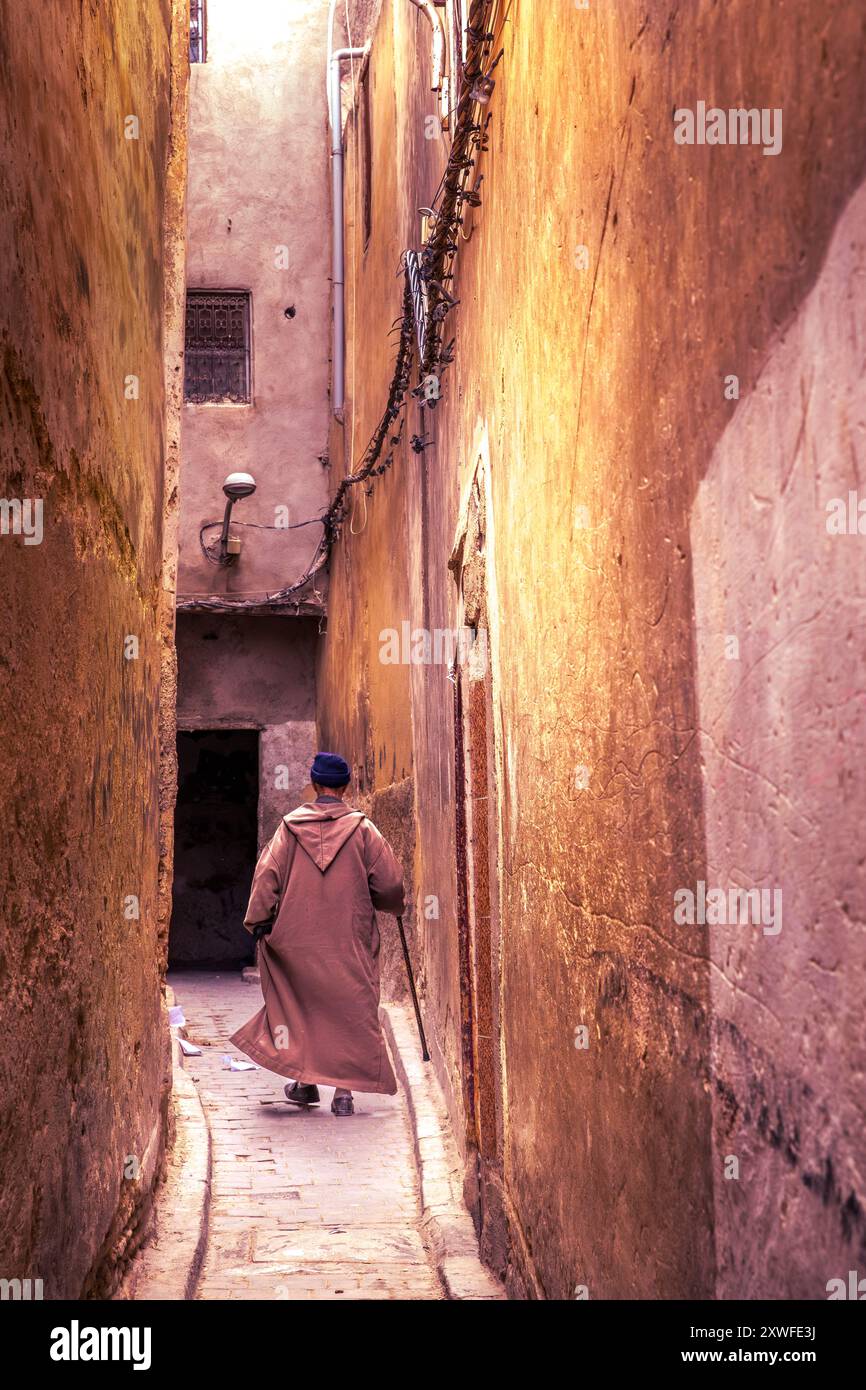 Ornate clothes hi-res stock photography and images - Alamy