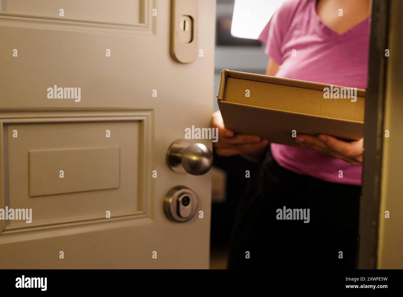 Parcel logistics returns hi-res stock photography and images - Alamy