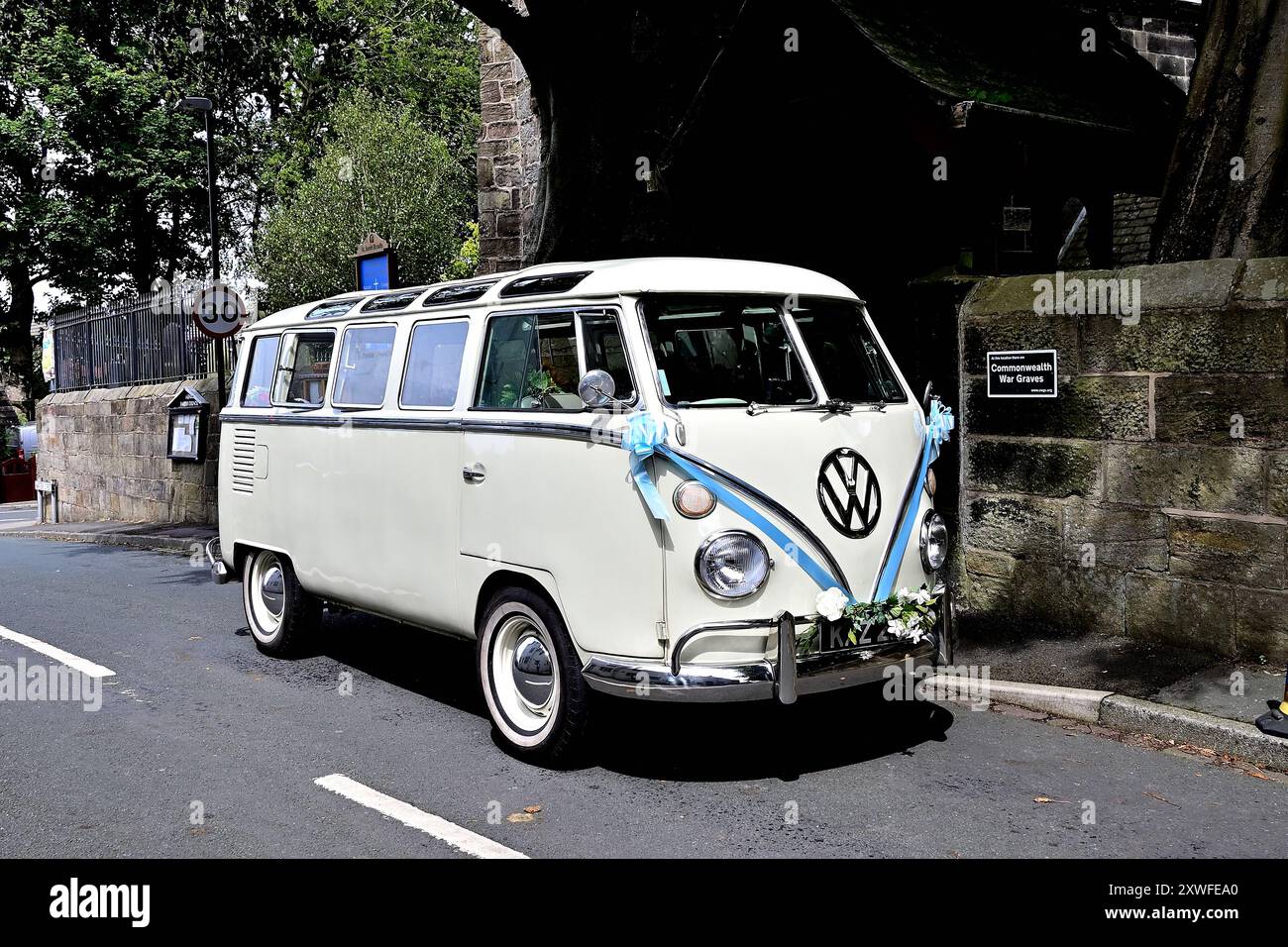 Around the UK - 1968 Split Screen VW Campervan decked out as a wedding ...