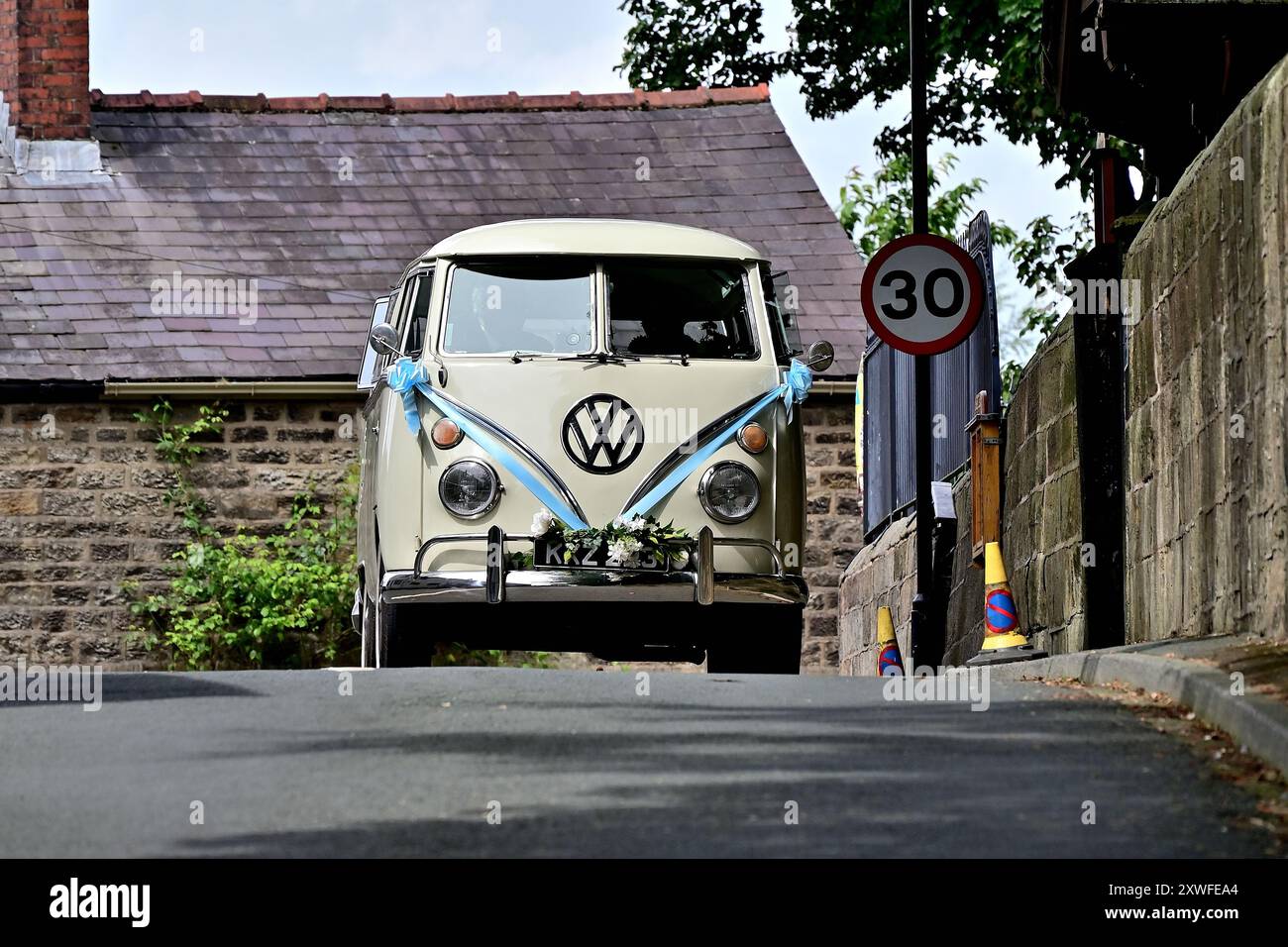 Around the UK - 1968 Split Screen VW Campervan decked out as a wedding ...