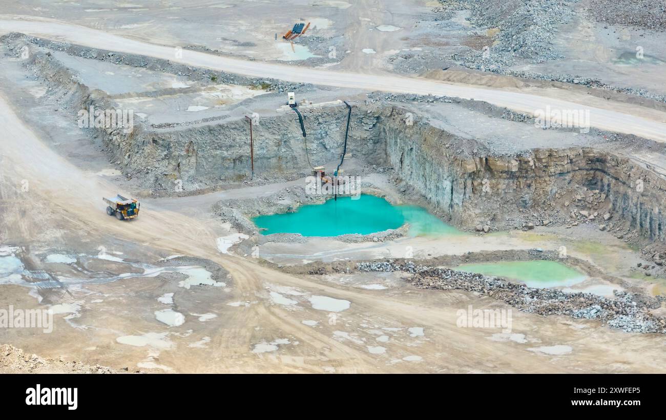 Dynamic view active construction site hi-res stock photography and ...