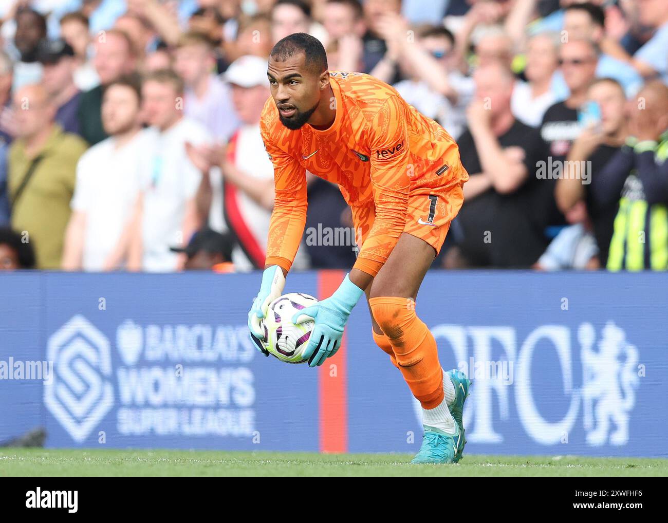 Goalkeeper robert sanchez hi-res stock photography and images - Alamy