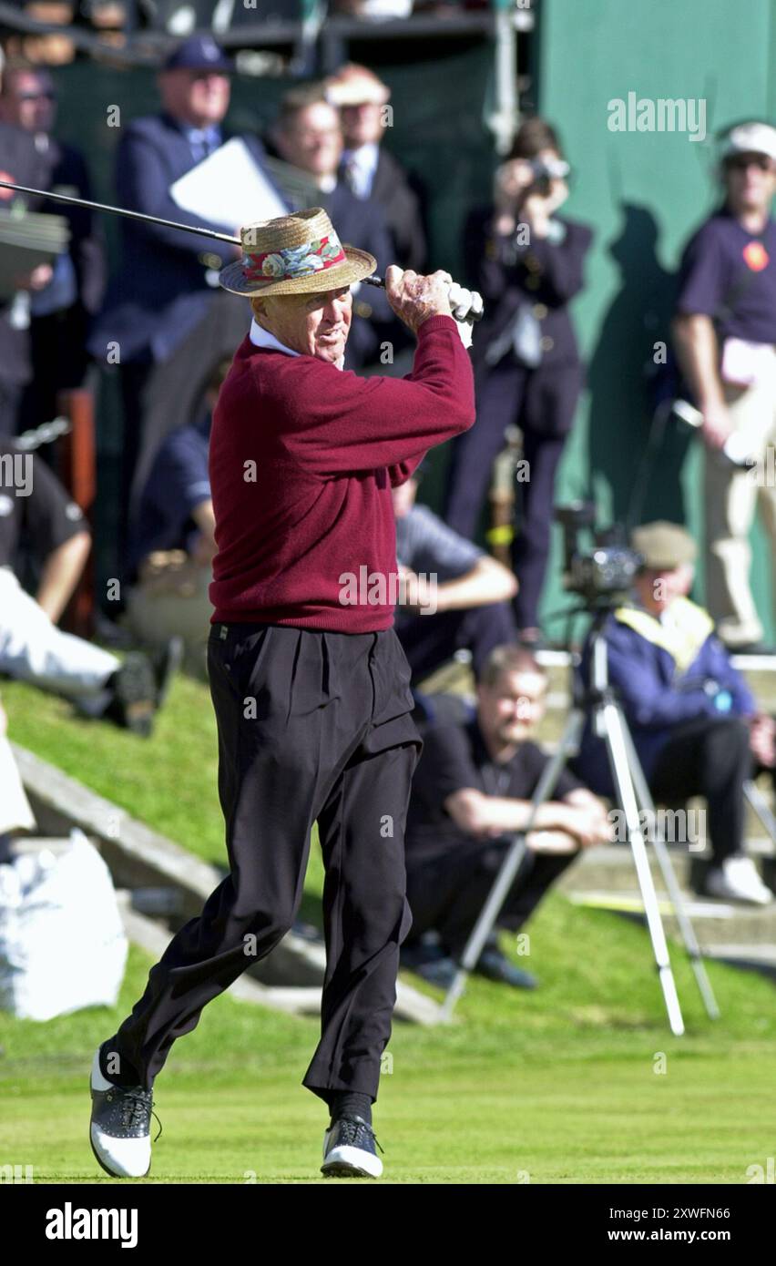 British Open golf veteran Sam Snead at St Andrews in 2000 Stock Photo ...