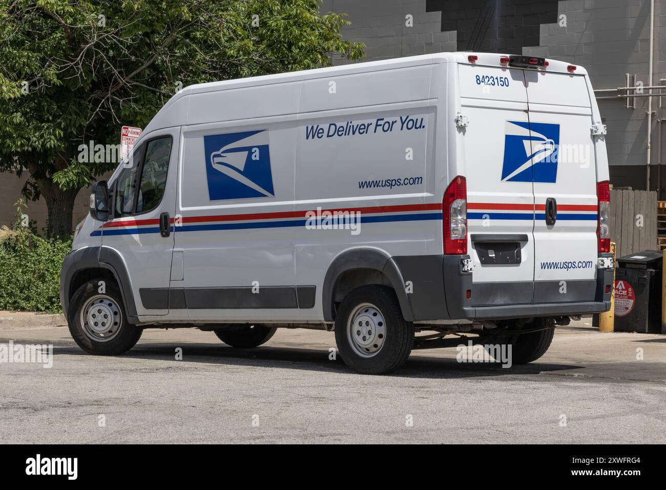 Dhl courier us hi-res stock photography and images - Alamy