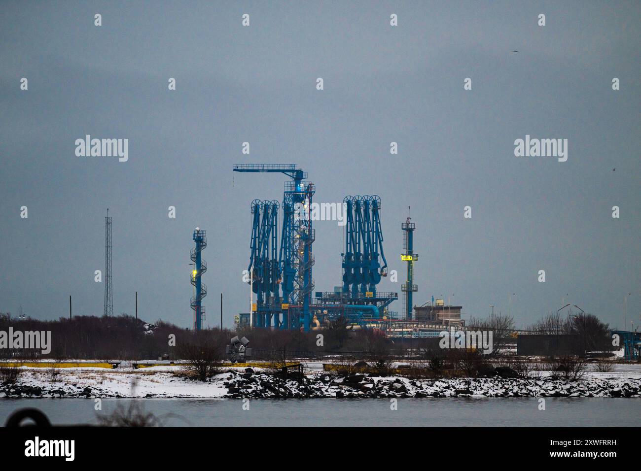 Tanker ship loading terminal waiting for next vessel Stock Photo - Alamy
