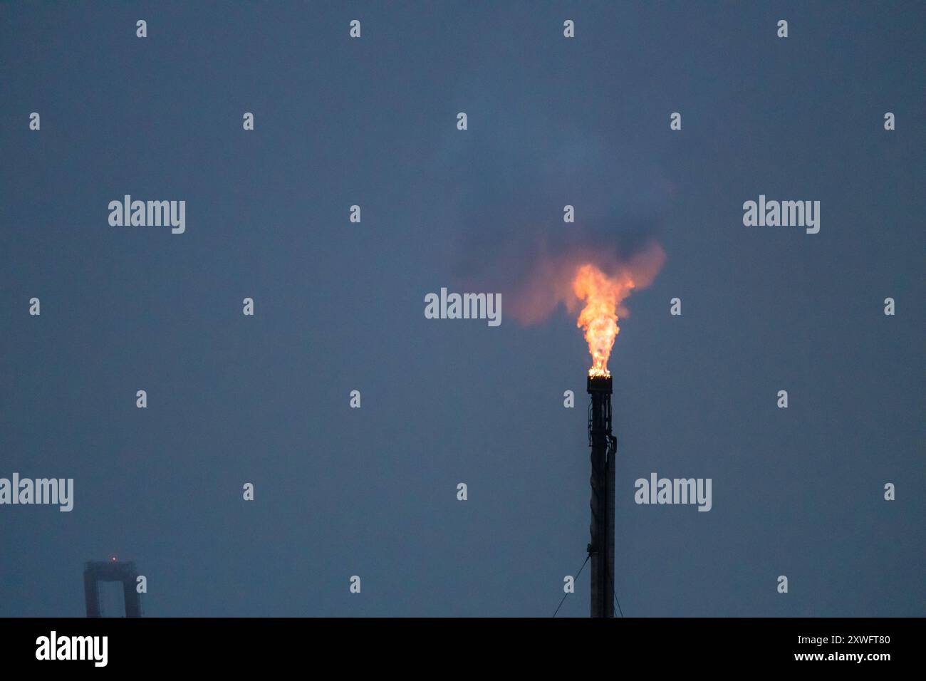 Flare flaming up at a refinery Stock Photo - Alamy