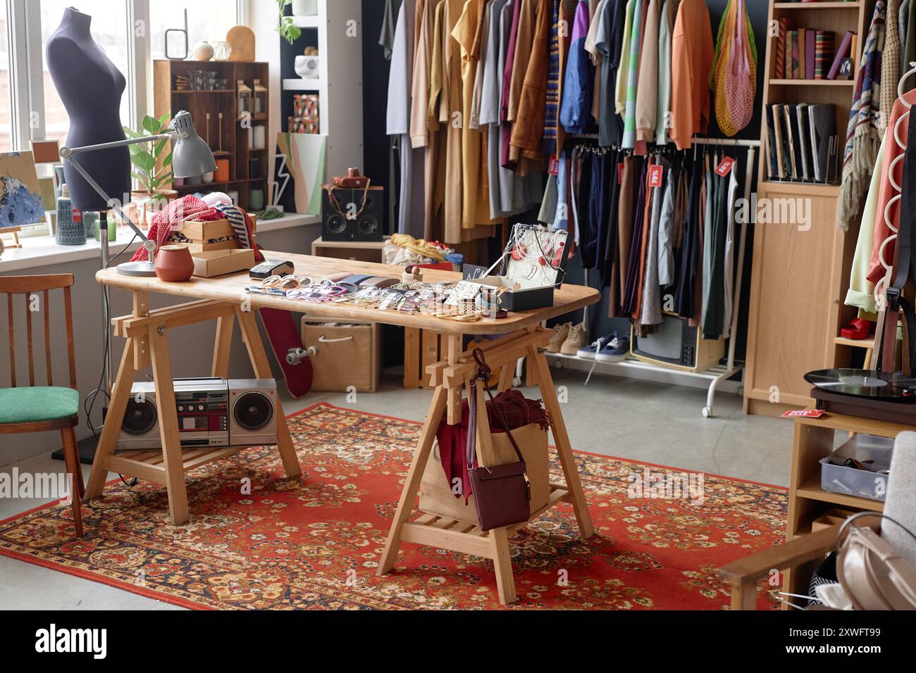 Clothing shop interior 80's hi-res stock photography and images - Alamy