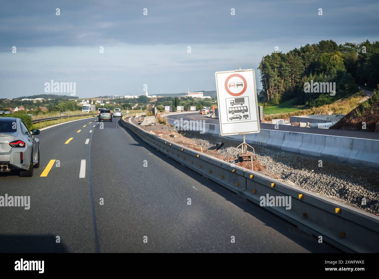 Autobahn, Verkehrszeichen, Überholverbot, Baustelle, Fahrbahnverengung ...