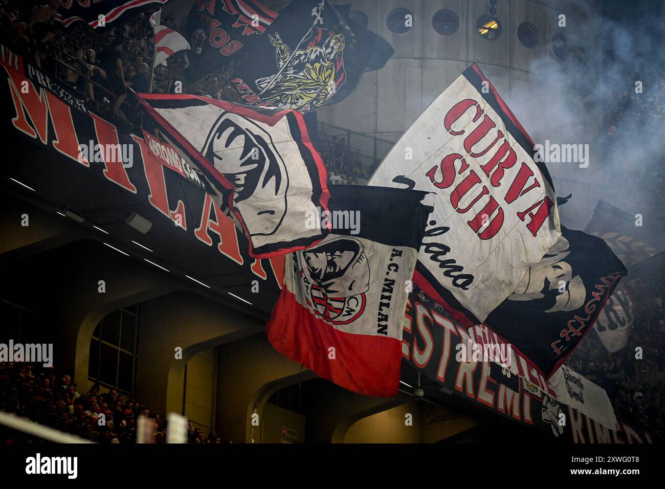 Ac milan supporters san siro hi-res stock photography and images - Alamy