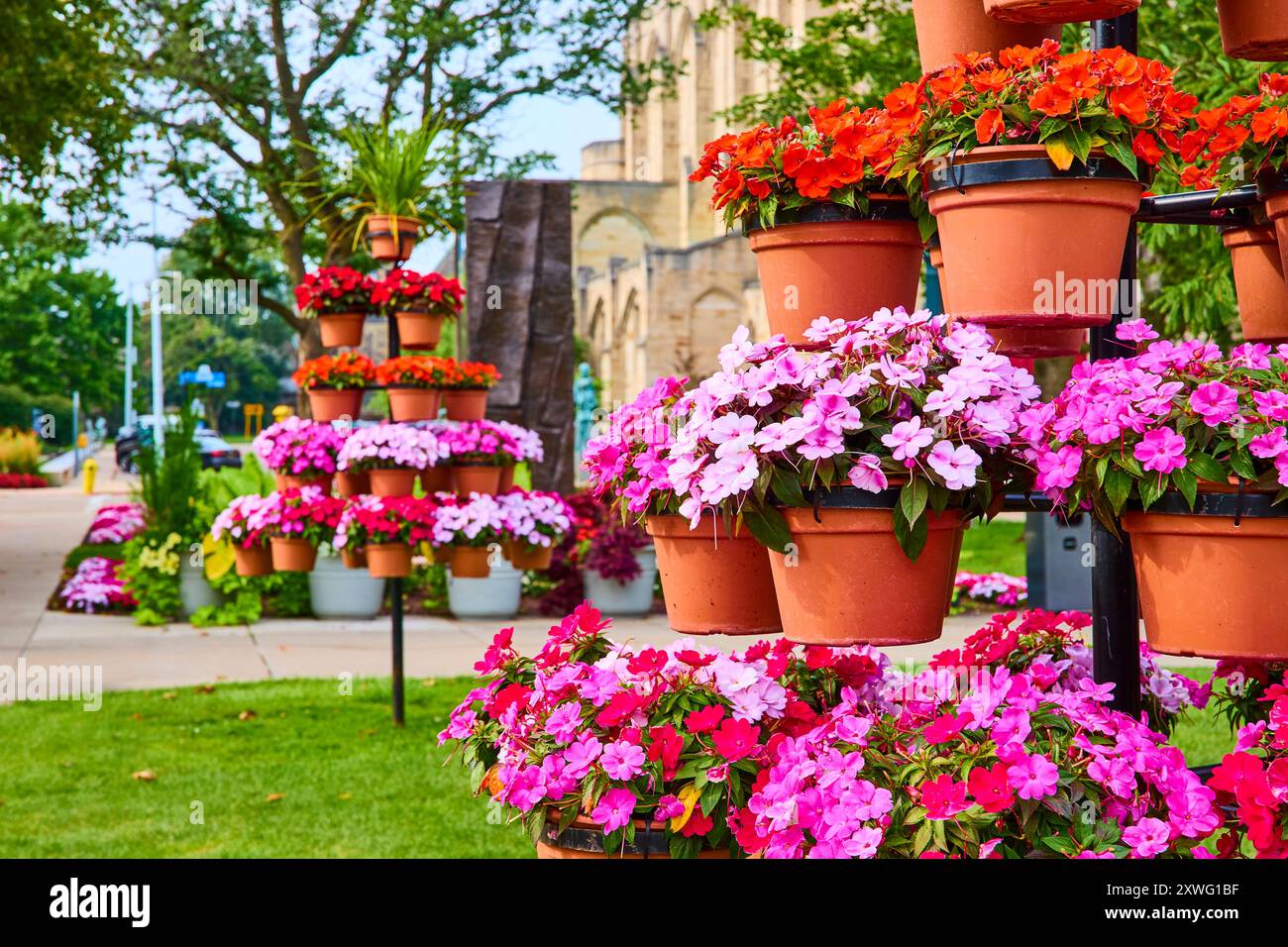 Terracotta pots with flowers hi-res stock photography and images - Alamy