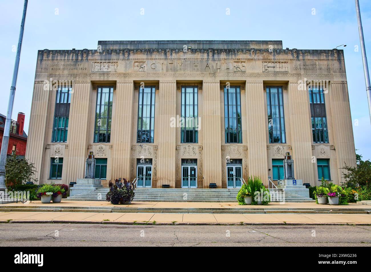Historical neoclassical architecture hi-res stock photography and ...