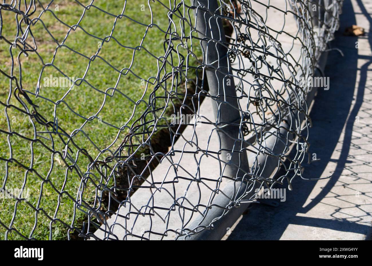 Broken chain link fence hi-res stock photography and images - Alamy