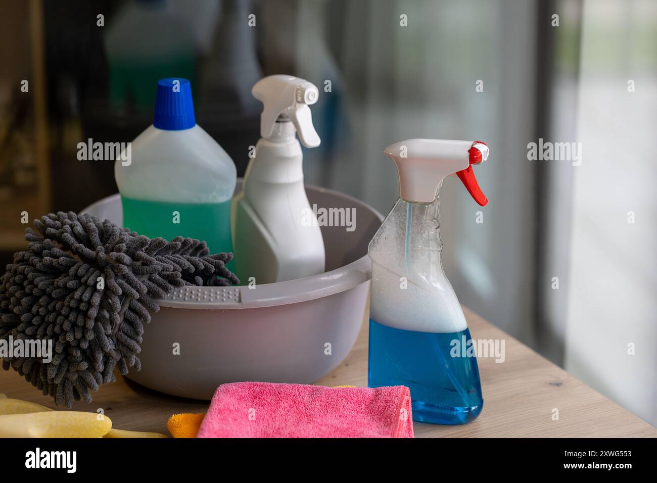 Window washing bucket with a hi-res stock photography and images - Alamy