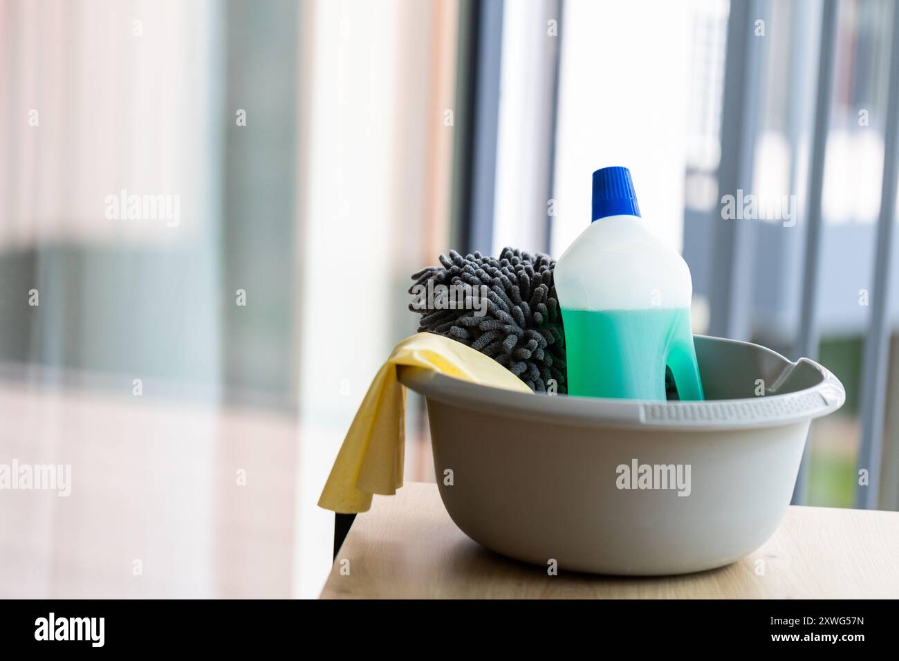 Window washing bucket with a hi-res stock photography and images - Alamy