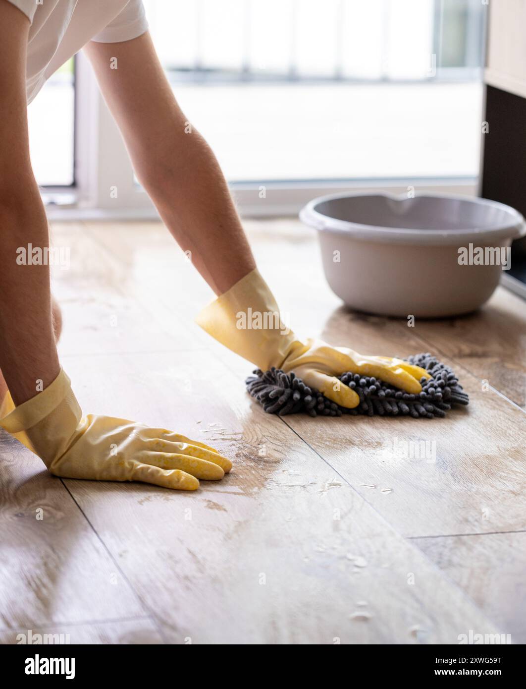 Man washing hands in domestic hi-res stock photography and images - Alamy