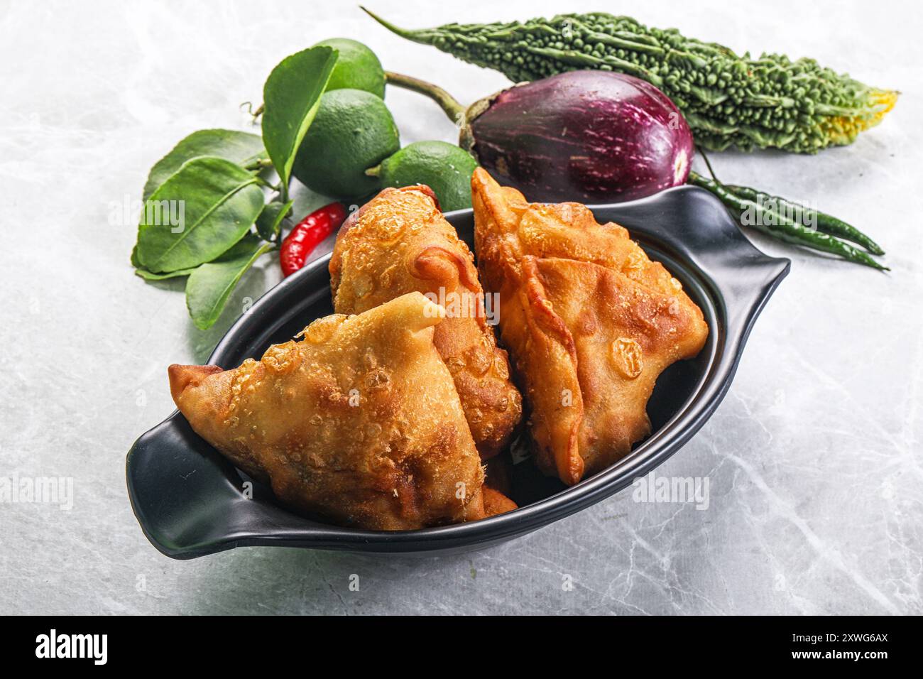 Indian cuisine - fries crispy stuffed samosa Stock Photo - Alamy