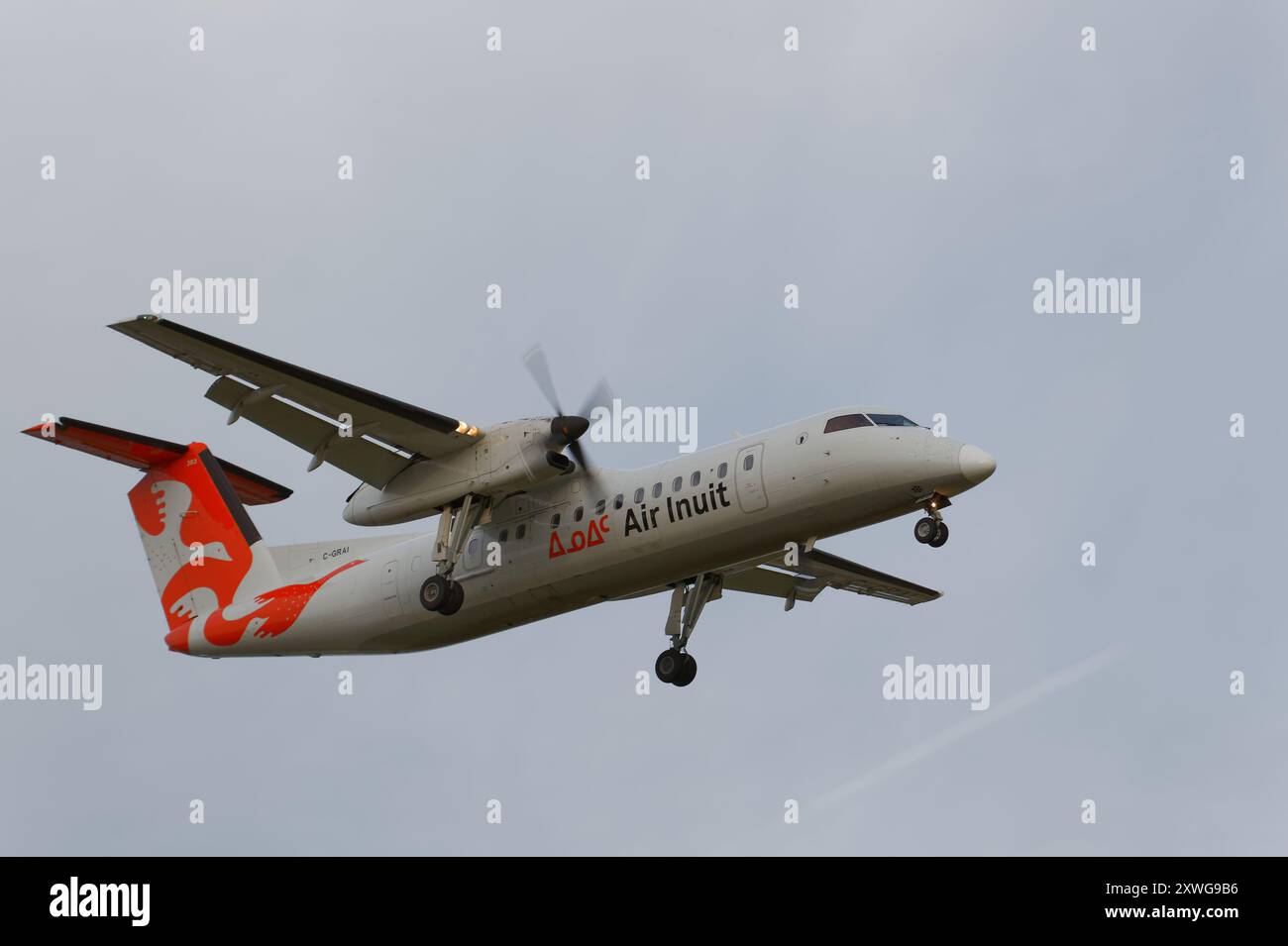 Air Inuit Dash-8 descending,Montreal Quebec,Canada Stock Photo - Alamy