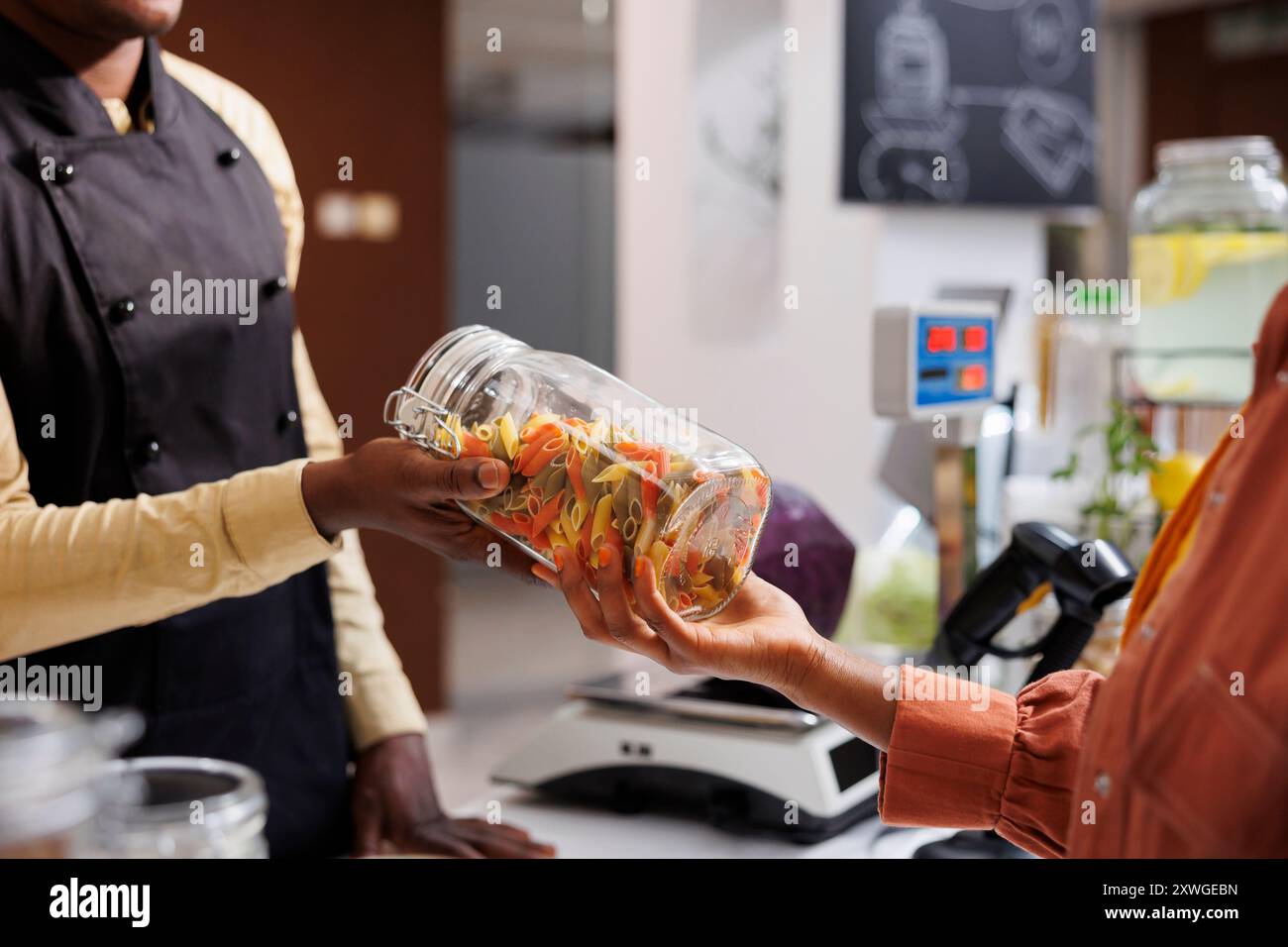 Food vendor hands client hi-res stock photography and images - Alamy