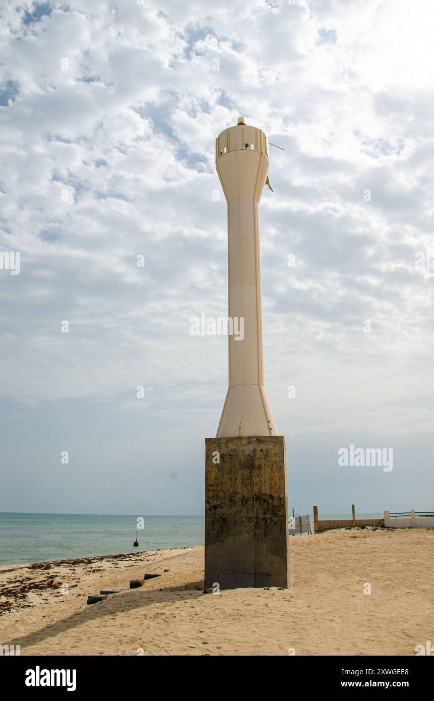 A small lighthouse on Al-Ghariya beach, Qatar Stock Photo - Alamy