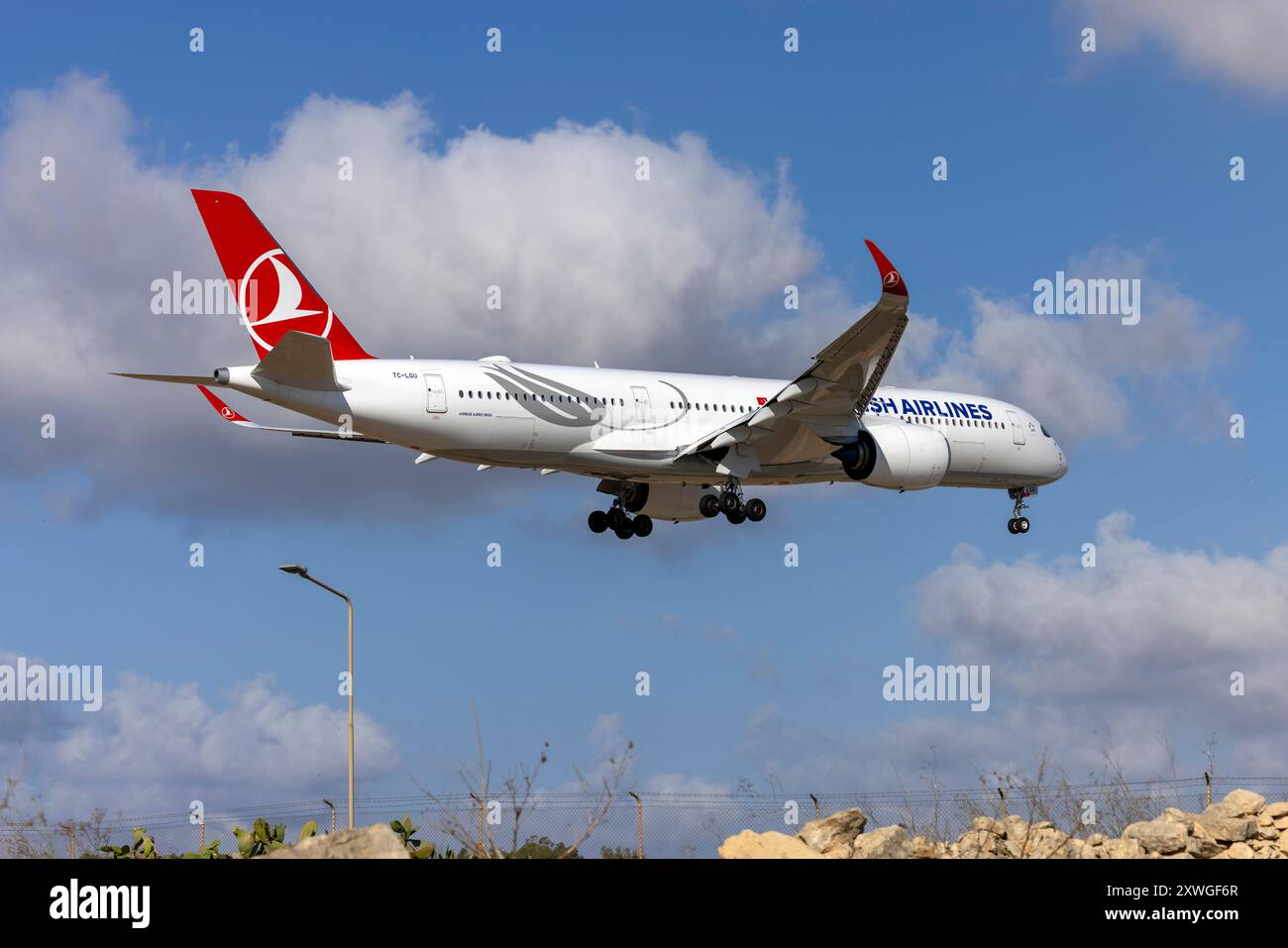 Replacing jet engine hi-res stock photography and images - Alamy