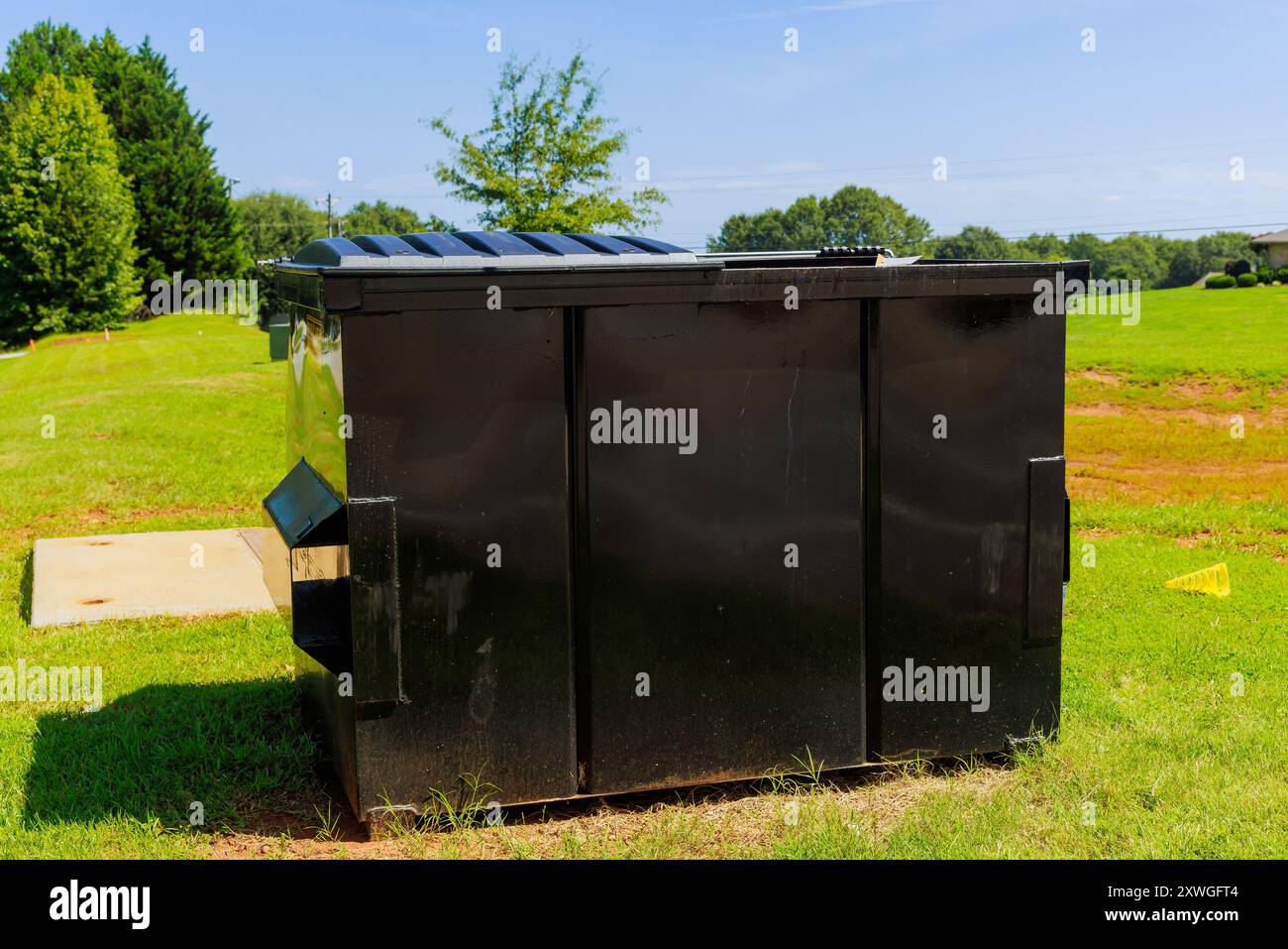 Construction debris bins hi-res stock photography and images - Alamy