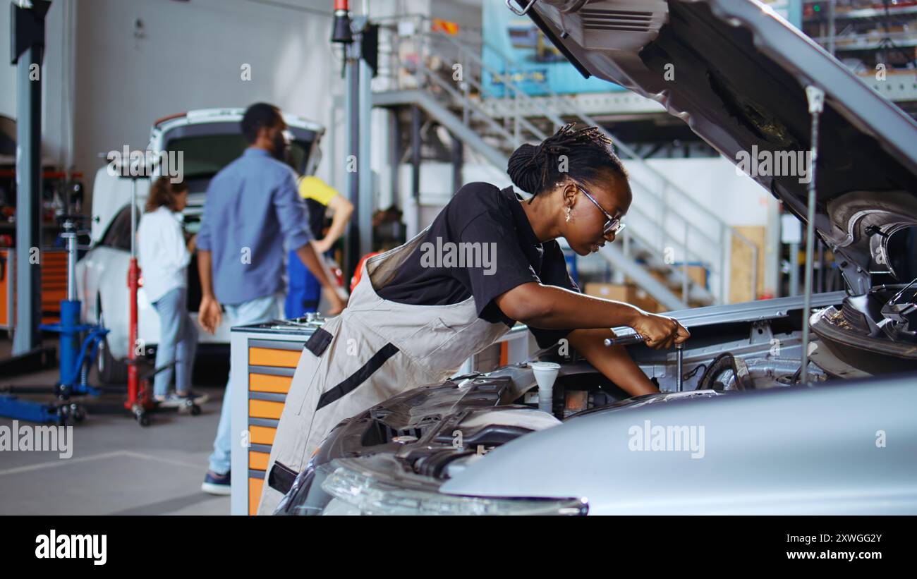 Repair shop workers using torque hi-res stock photography and images ...