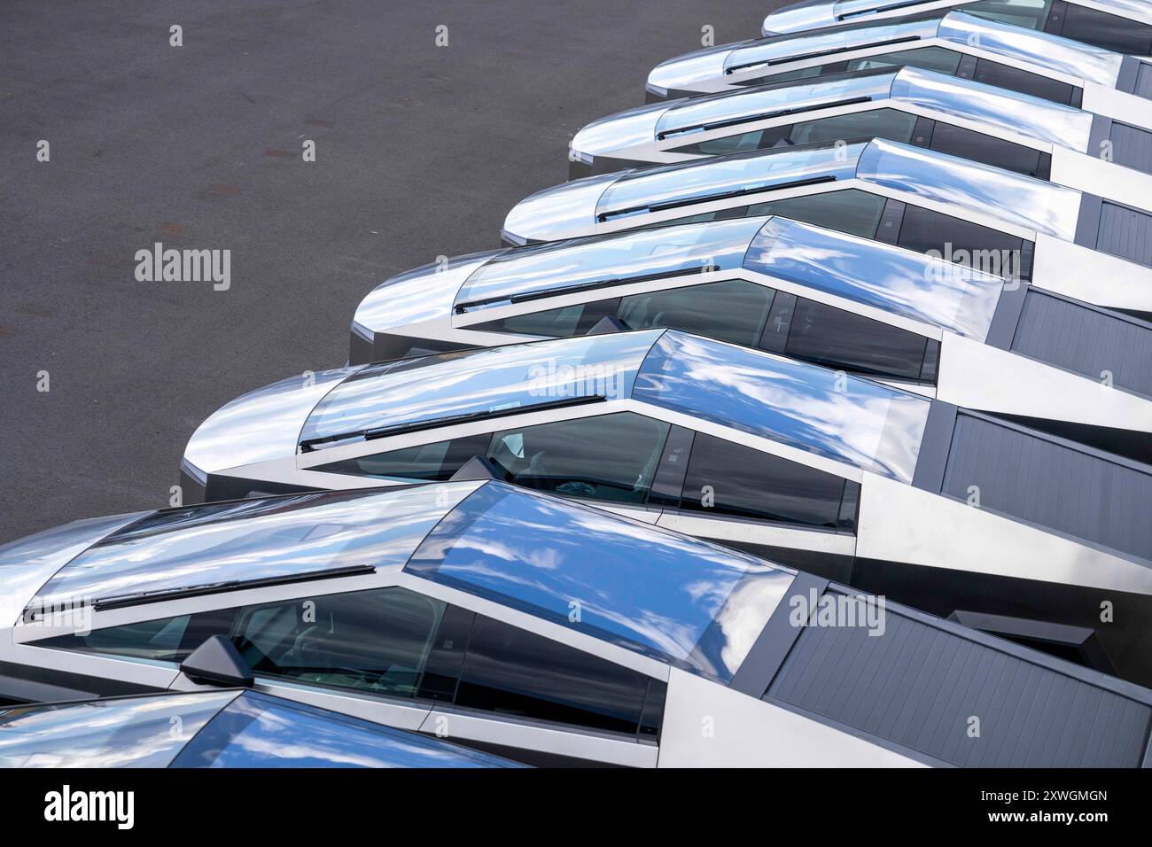 Seattle, Washington, USA. 18th Aug, 2024. A line of new Tesla ...